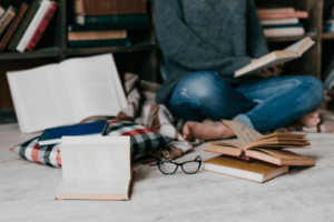 Qué es una preposición, cuáles son y tipos de preposiciones